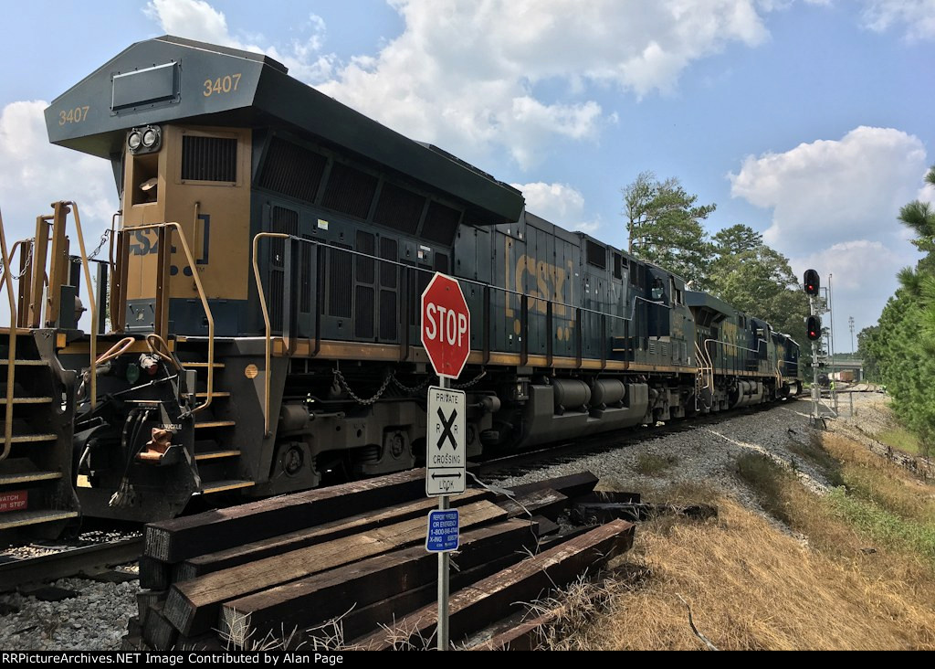 CSXT 8881, 5485, 3407, 5324, and 4435 move light